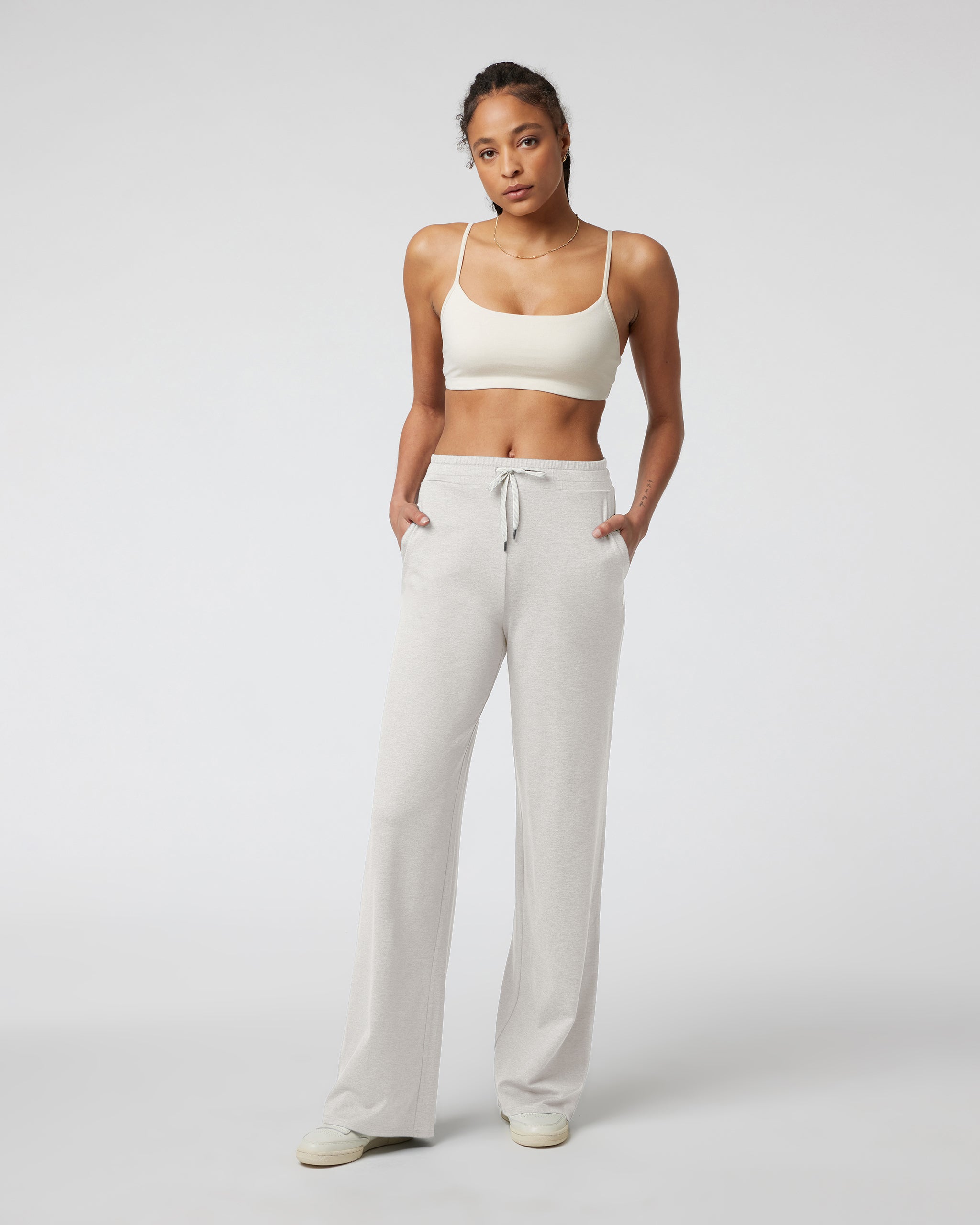 Vuori ヴオリ　ワイドレッグ　エクリュ Vuori Halo Essential Wide-Leg Pants - Ecru Heather | Editorialist